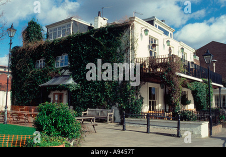 The Old Ship Pub Hammersmith London Stock Photo - Alamy