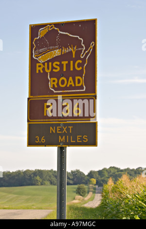 WISCONSIN Near Lake Geneva Rustic road sign along country road corn ...
