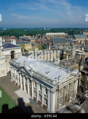 Windows and roof of Senate House of Cambridge University England built ...