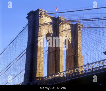 ARCHES WEST PYLON BROOKLYN BRIDGE DOWNTOWN MANHATTAN NEW YORK CITY USA ...