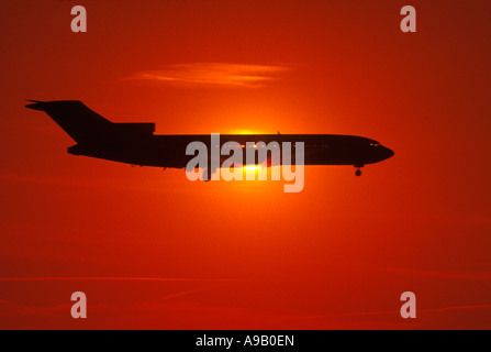 AIRBORNE COMMERCIAL PASSENGER AIRCRAFT NEWARK AIRPORT NEW JERSEY USA ...
