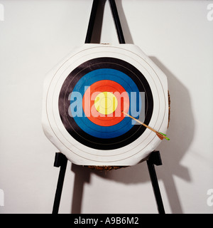 Target with arrow just missing bullseye Stock Photo - Alamy