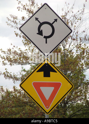 TRAFFIC CIRCLE AHEAD ROAD SIGN Stock Photo - Alamy