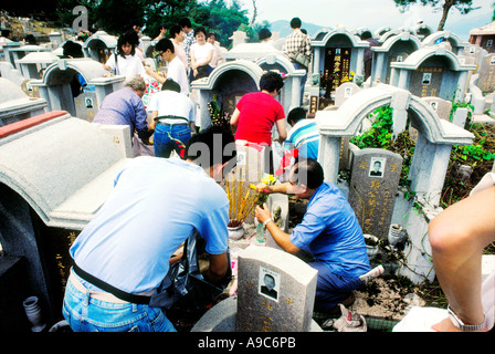 Chinese Ching Ming grave-sweeping Stock Photo - Alamy