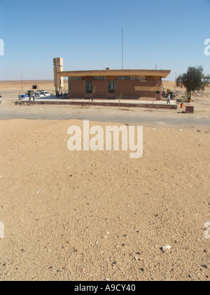 remote cafe on roadside in Western desert Egypt Stock Photo - Alamy