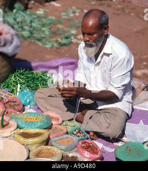 Man selling spices at spice market in Bangalore, Bengaluru, Karnataka ...