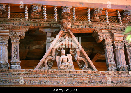 Wood carvings Kashmir Jammu Stock Photo - Alamy
