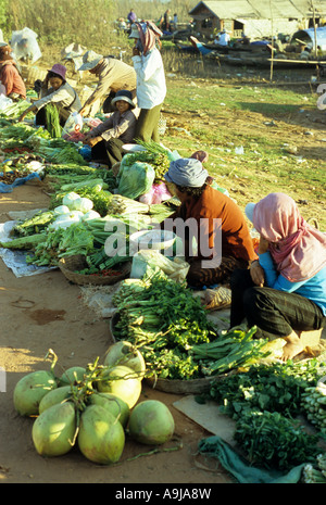 Floating market Chong Kneas floating village, Cambodia Stock Photo - Alamy