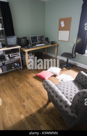 Empty home office Stock Photo - Alamy