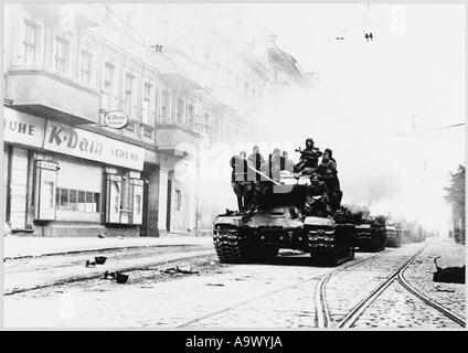 RUSSIAN TANKS IN BERLIN Stock Photo - Alamy