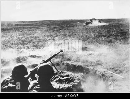 TANK VERSUS GUN Stock Photo - Alamy