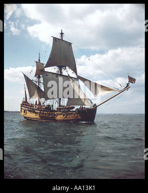 Replica of the Nonsuch, which sailed into Hudson Bay in 1668-1669 in ...