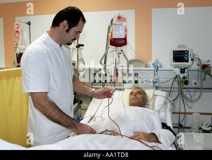 MR A male nurse supplies a patient in a waking up area in a Munich ...