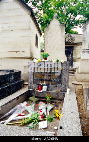 Gravesite of Jim Morrison, Pere Lachaise Cemetery, Paris, France Stock ...
