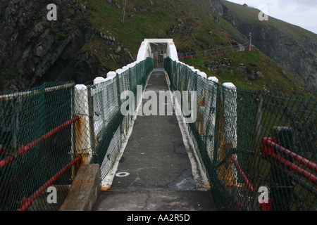 bridge to the Mizen Head light house Stock Photo - Alamy