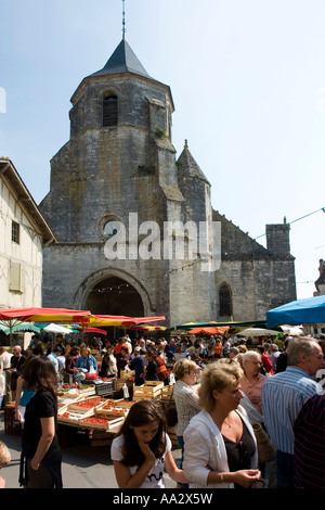 busy market stalls Issigeac Sunday market Dordogne France Europe Stock ...