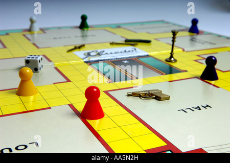 Close-up of the board and pieces of the Cluedo board game Stock Photo ...