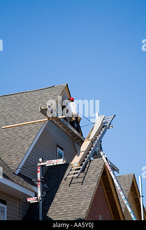 Immigrant Workers Installing vinyl Siding Stock Photo - Alamy