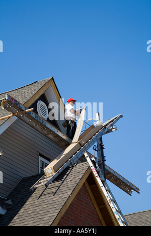 Immigrant Workers Installing vinyl Siding Stock Photo - Alamy