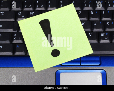 Memo note on notebook, exclamation mark Stock Photo - Alamy