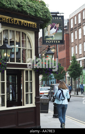 Chelsea Potter Pub, Kings Road, London; England; UK Stock Photo - Alamy