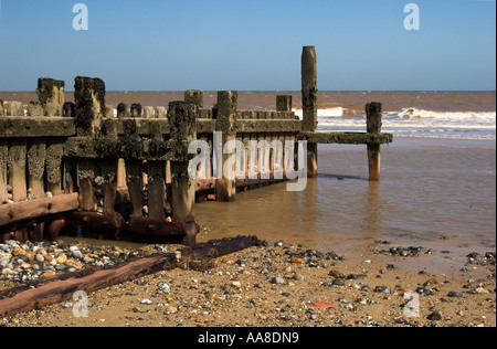 Timber sea defence wall at Mundesley, Norfolk, UK Stock Photo - Alamy