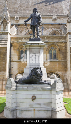 Statue of Oliver Cromwell Cromwell green Houses of Parliament ...