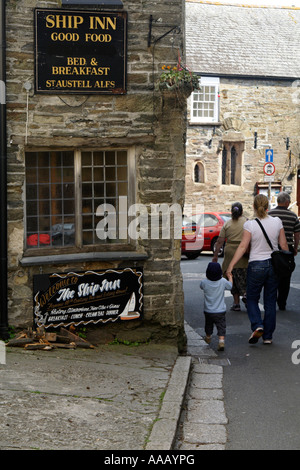 The Ship Inn public house, Fowey, South Cornwall, England, UK Stock ...
