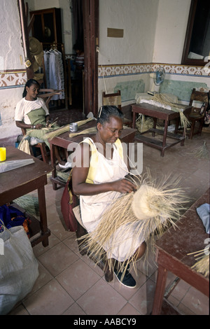 Cuba: traditional home-made souvenirs / papier maché Stock Photo - Alamy