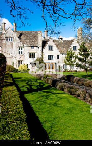 Avebury Manor a tudor mansion in Wiltshire Stock Photo - Alamy