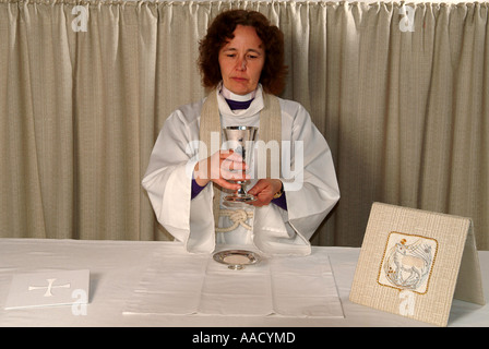Revd Anne Le Bas consecrating the host Stock Photo - Alamy