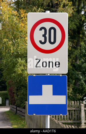 Private Road sign, for a cul-de-sac, showing speed limit of 10mph and ...