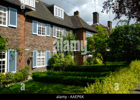 Hampstead Garden Suburbs Home, London, United Kingdom. Architect: dk ...