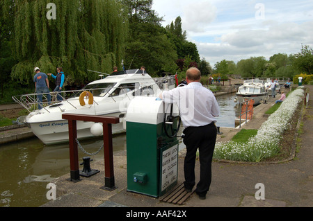 Lock Keeper at Iffley Lock, Thames River, just south of Oxford Stock ...