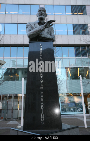 ROTTERDAM - The statue of politician Pim Fortuyn was defaced on the day ...