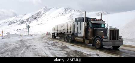 american truck juggernaut lorry lorries truck stop Stock Photo - Alamy
