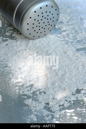 baking flour sprinkled onto work surface Stock Photo - Alamy