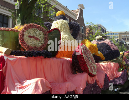 Float in the Haarlem Bloemencorso flower parade The Netherlands 2007 ...