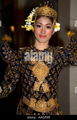Traditional Dancers Raffles Hotel Phnom Penh Cambodia Stock Photo - Alamy