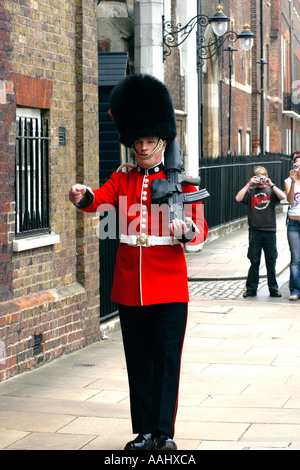 Guardsman on duty at Clarence House London England Stock Photo - Alamy