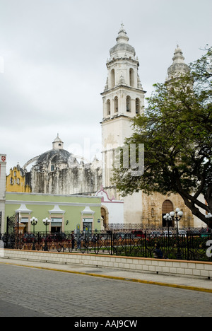 Campeche main park and church at night - Mexico Stock Photo - Alamy