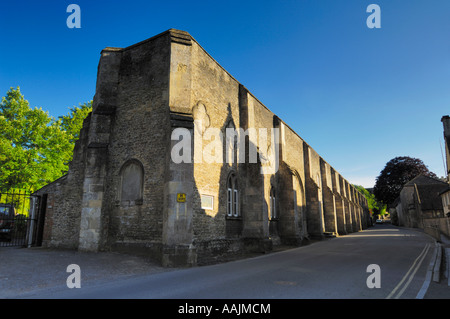 The stone precinct wall of the Abbey at Bruton, Somerset, England Stock ...