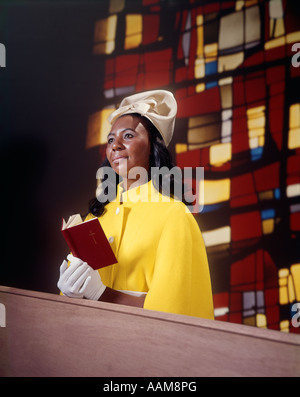Old woman holding a prayer book and a rosary Stock Photo - Alamy