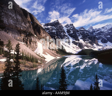 Moraine Lake in the Valley of the 10 Peaks, Banff National Park ...