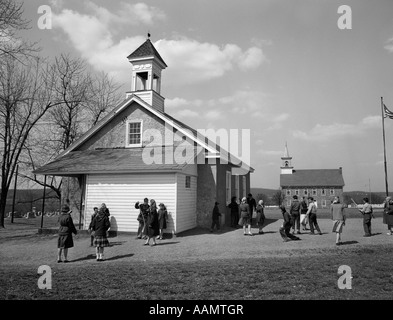 1940s RURAL ONE-ROOM SCHOOLHOUSE WITH KIDS OUTSIDE ON GROUNDS Stock ...