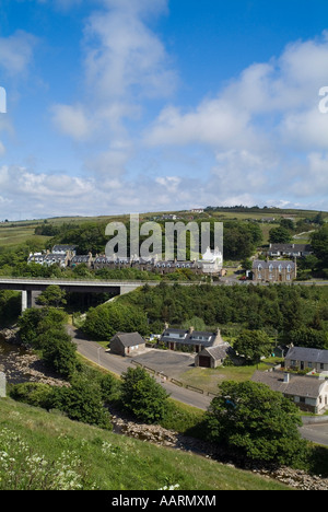 dh DUNBEATH CAITHNESS Row of houses in village above A9 road bridge ...