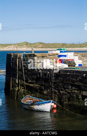 dh Castletown harbour CASTLETOWN CAITHNESS Fishing boat alongside ...