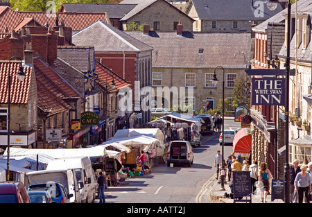Market day, Pickering Market, Market Place, North Yorkshire, England ...