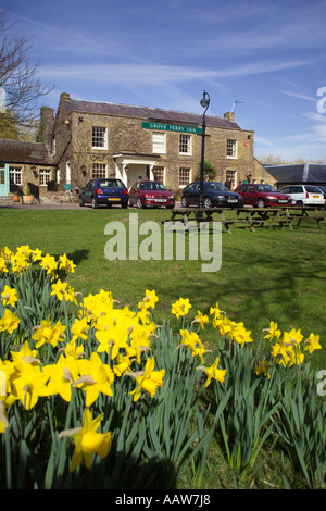 Grove ferry public house in kent on the river stour Stock Photo - Alamy
