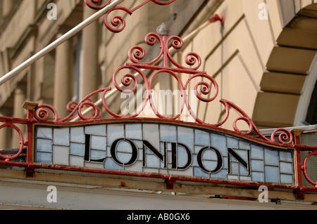 Victoria Railway Station London Victorian period Stock Photo - Alamy